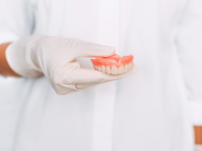 Ponte dentale: cos'è, come si installta e quanto costa